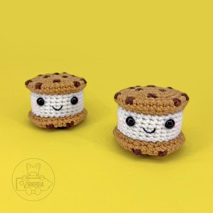Crochet Cookie Ice Cream Sandwich | Free Crochet Pattern - Virkadia